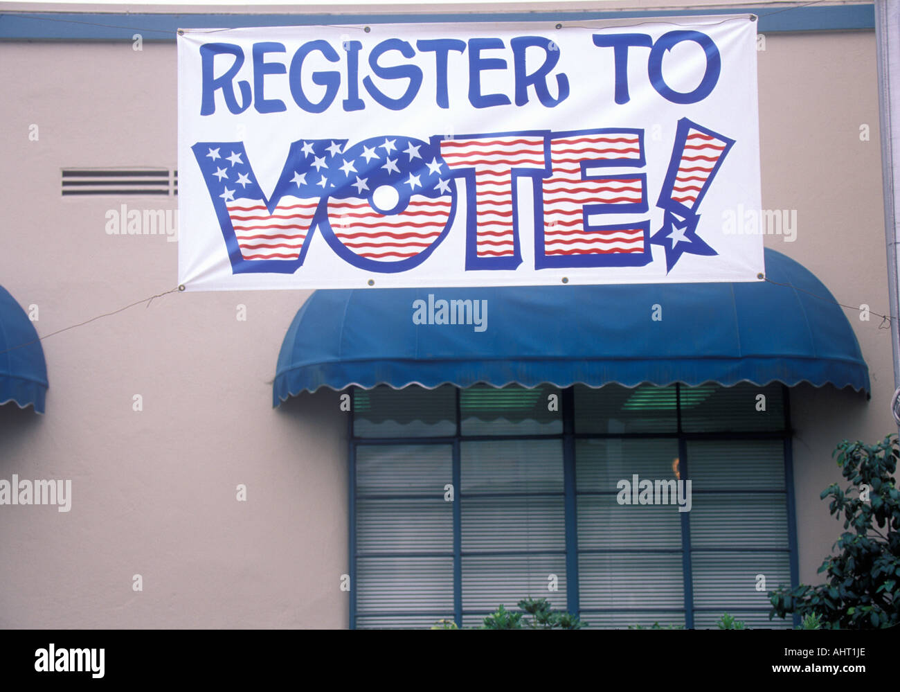 Large hand painted sign reads Register to Vote CA Stock Photo - Alamy