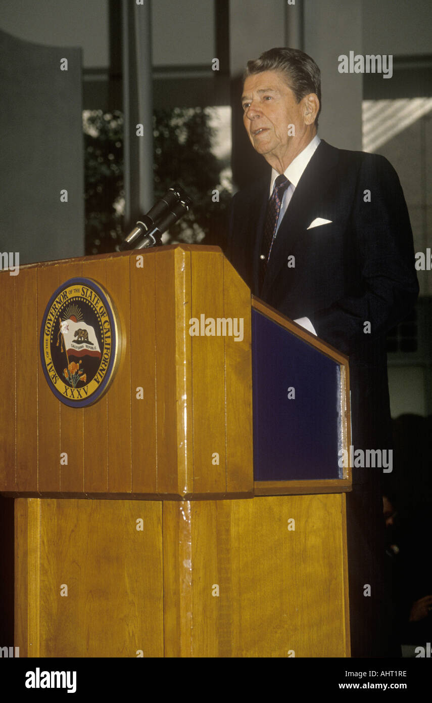 Ronald reagan speaking podium hi-res stock photography and images - Alamy