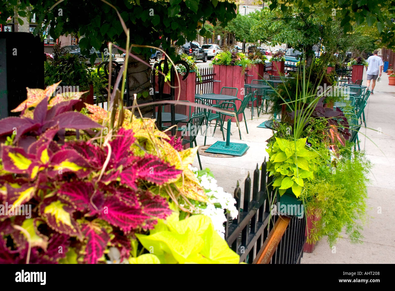 Outdoor restaurant downtown near the Dearborn Street Subway Station ...