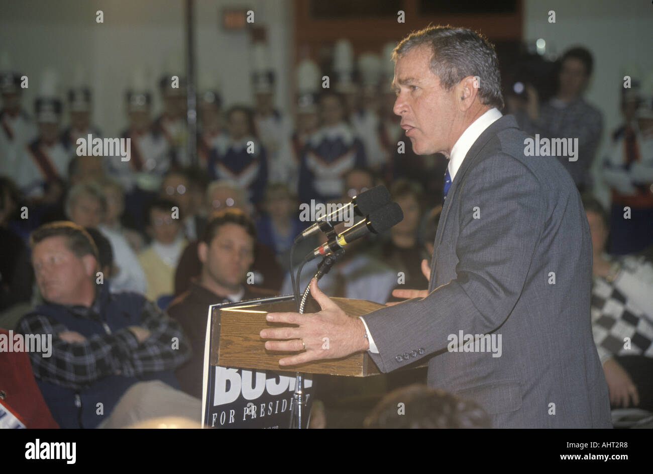 Texas Governor George W Bush campaigns for the 2000 Republican ...