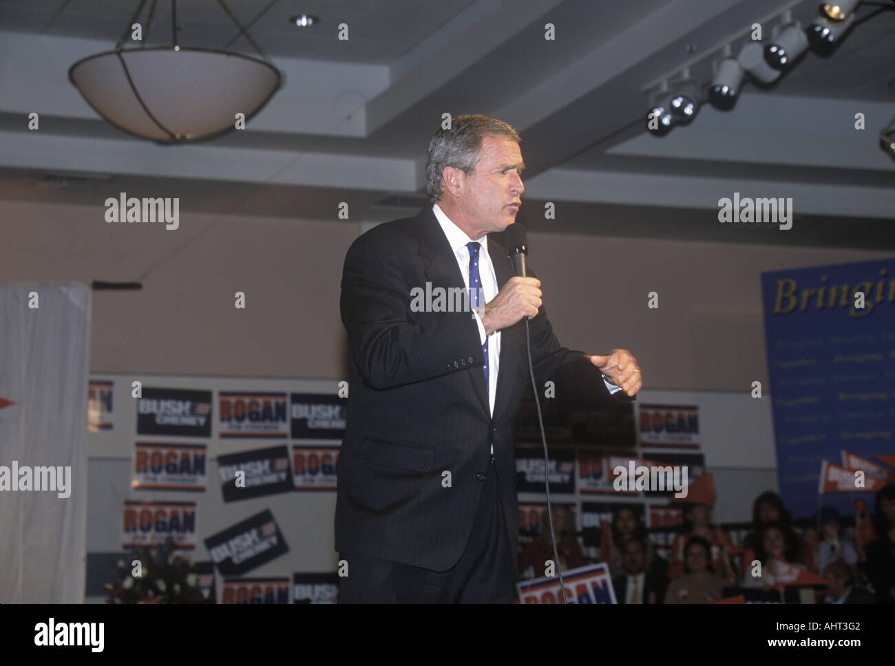 George w. bush speaking hi-res stock photography and images - Alamy