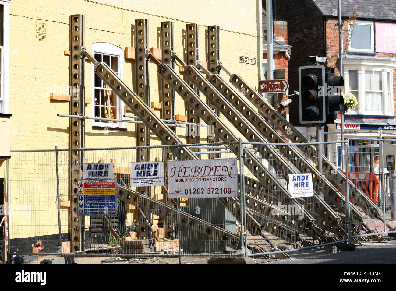 Building in danger of collapse supported in street and cordoned off to ...