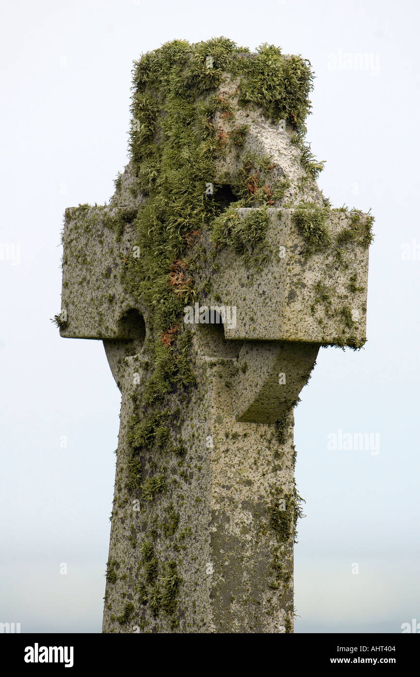 Lichen covered old Cross Stock Photo - Alamy