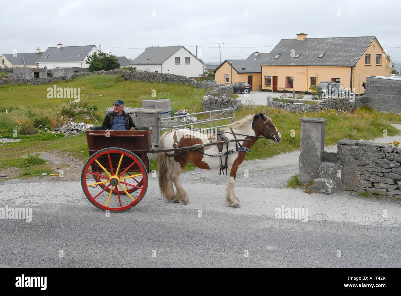 Horse And Cart Ireland High Resolution Stock Photography and Images - Alamy