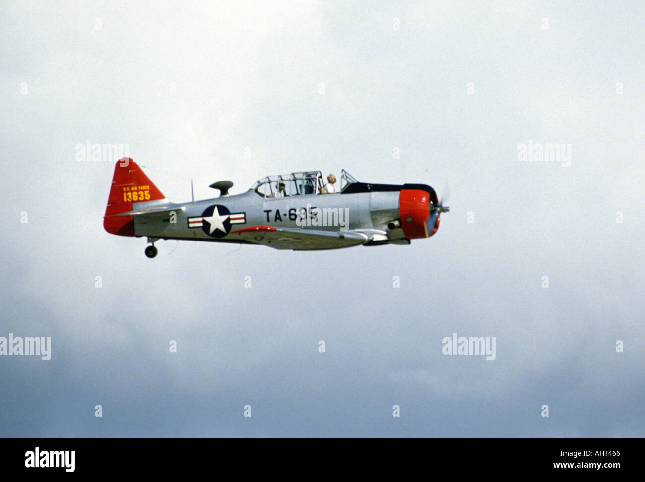 World war ii fighter trainer aircraft hi-res stock photography and ...