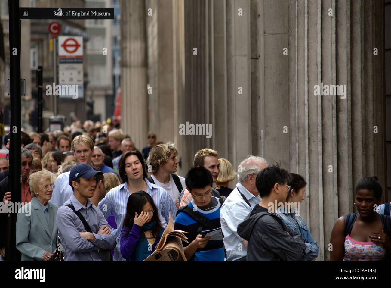 Long queue for Bank of England during Open House Weekend. The City ...