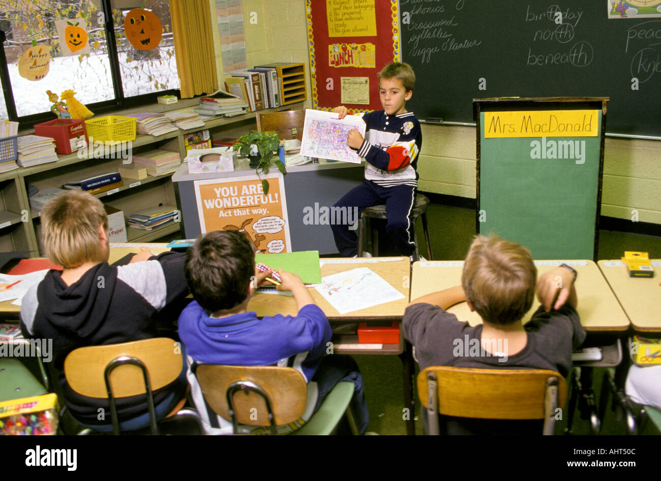 Children class presentation help hi-res stock photography and images ...