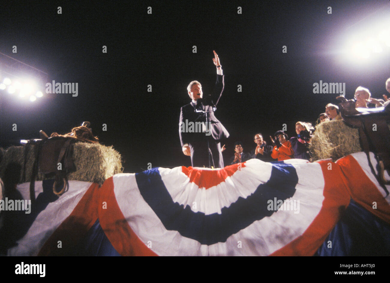 Governor Bill Clinton addresses a crowd at a Texas campaign rally in ...