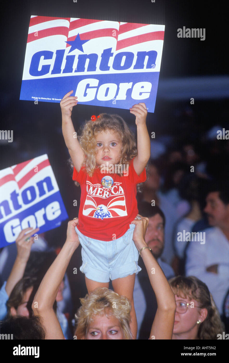 Bill clinton 1992 signs hi-res stock photography and images - Alamy
