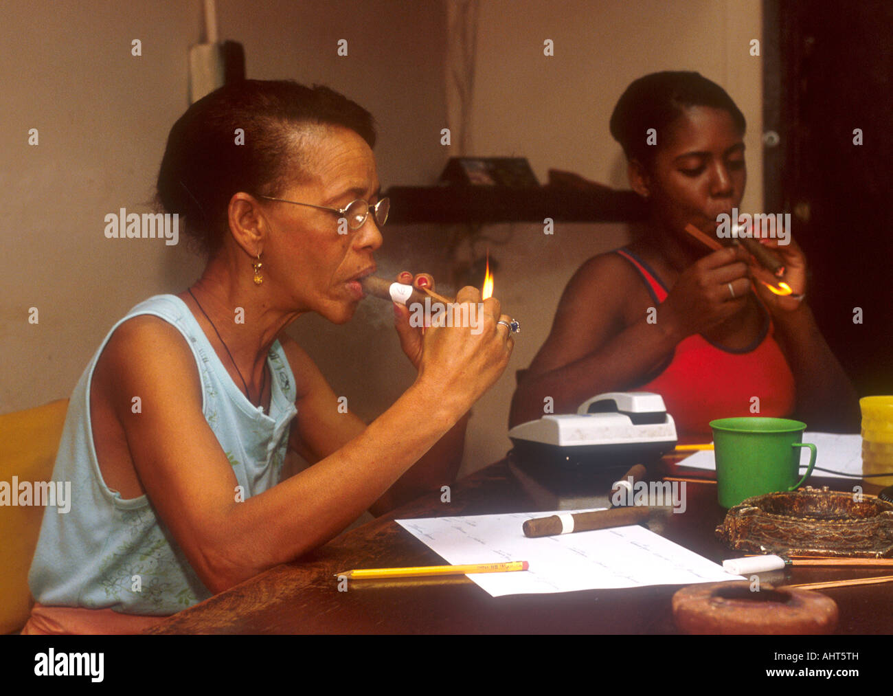 Women smoking cigars hi-res stock photography and images - Alamy