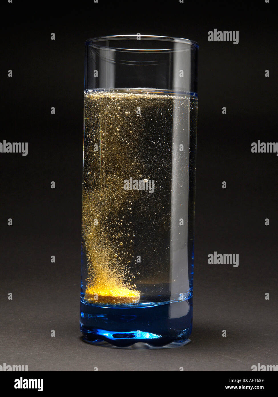 Effervescent drug in a glass of water Stock Photo - Alamy