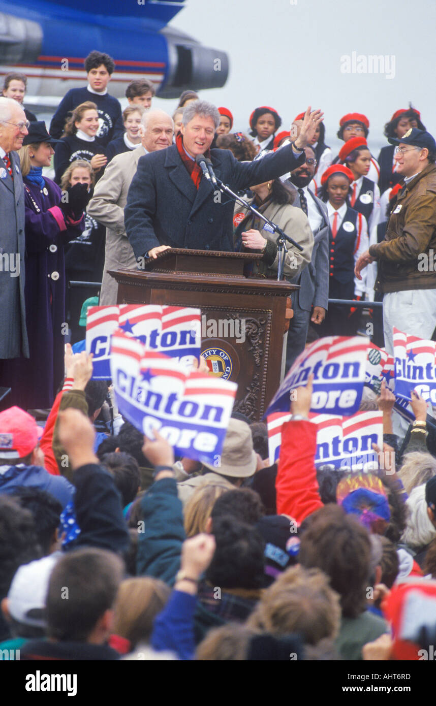 Governor Bill Clinton at an Ohio campaign rally in 1992 on his final ...