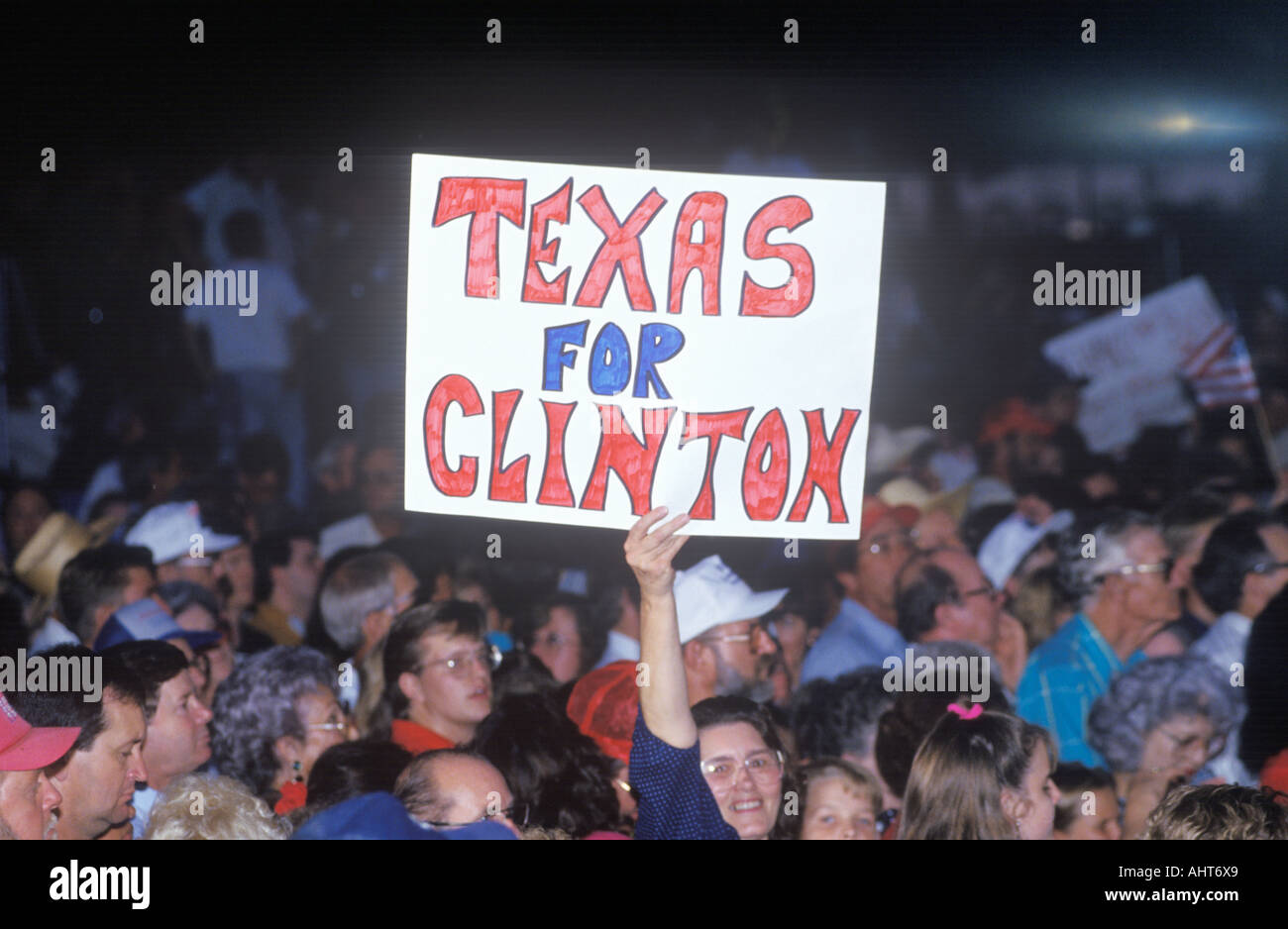 Bill clinton 1992 signs hi-res stock photography and images - Alamy