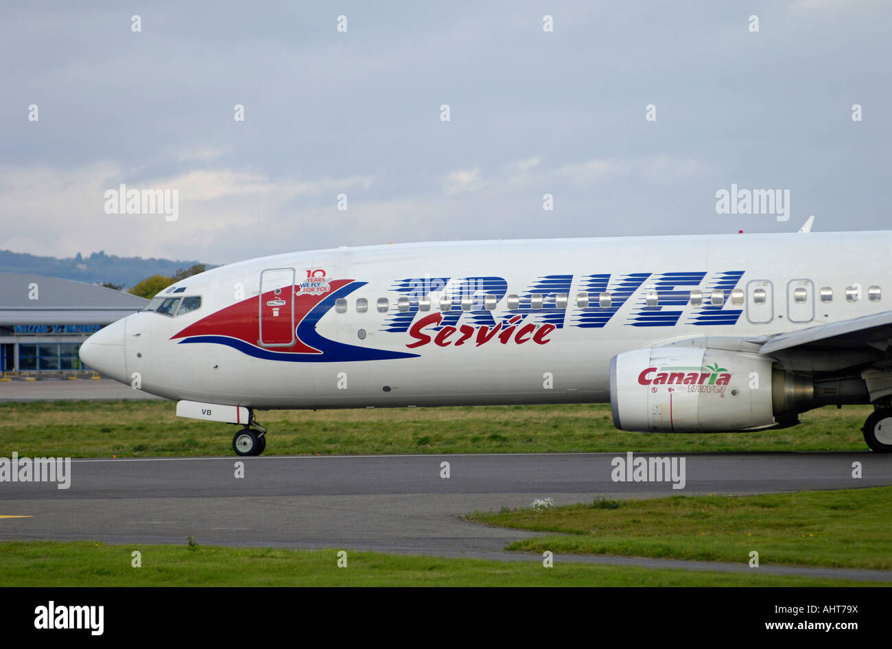 Boeing 737 800 twin engined jet hi-res stock photography and images - Alamy