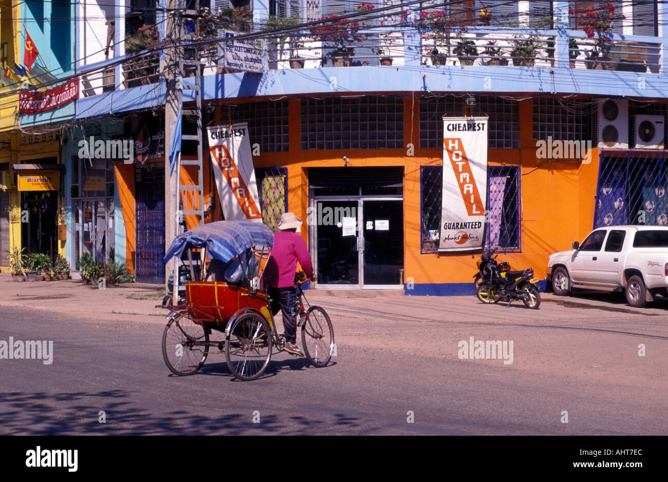 Laos Vientiane Internet Cafe Stock Photo - Alamy