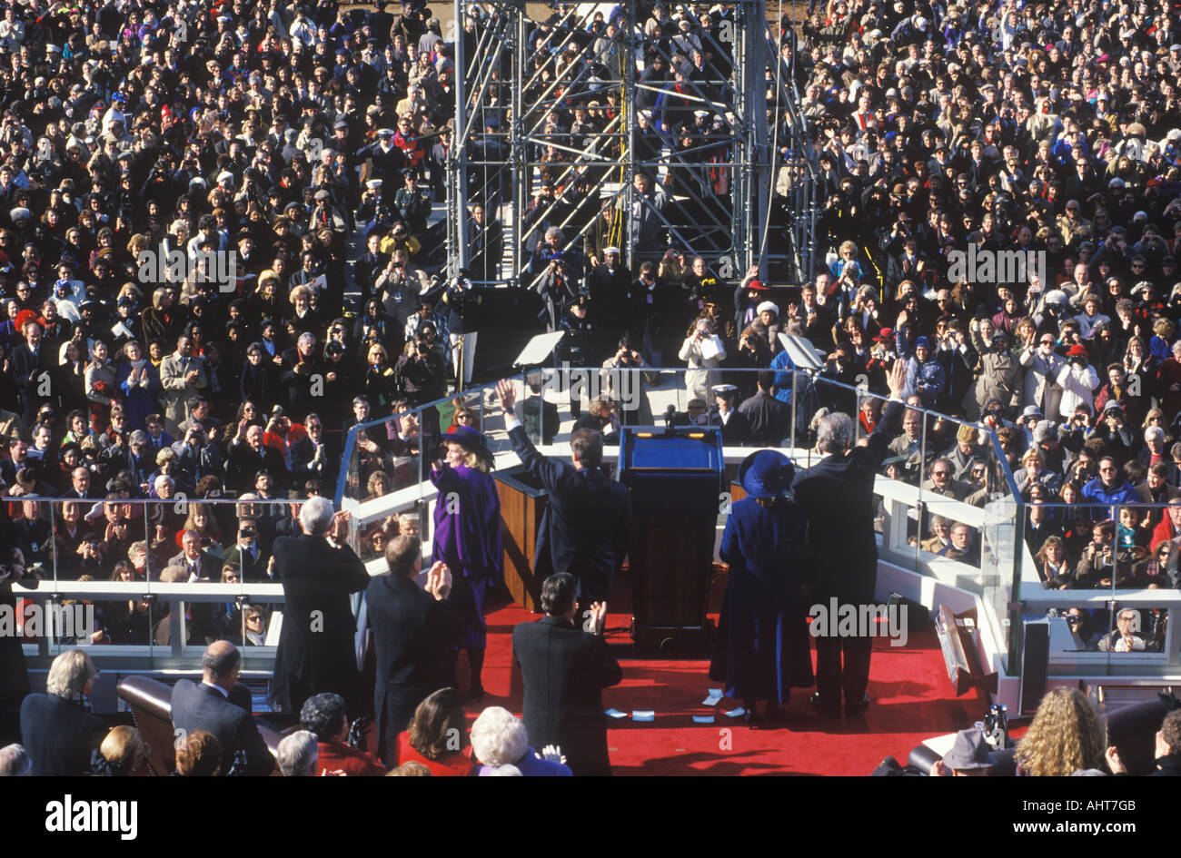 Bill Clinton 42nd President waves to the crowd on Inauguration Day ...
