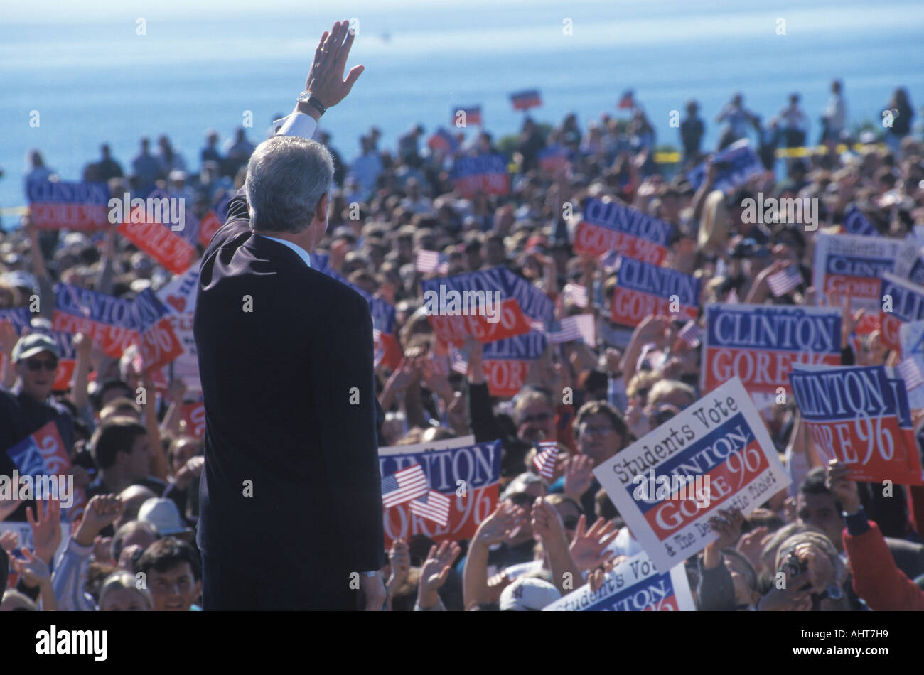 Bill clinton election waving hi-res stock photography and images - Alamy