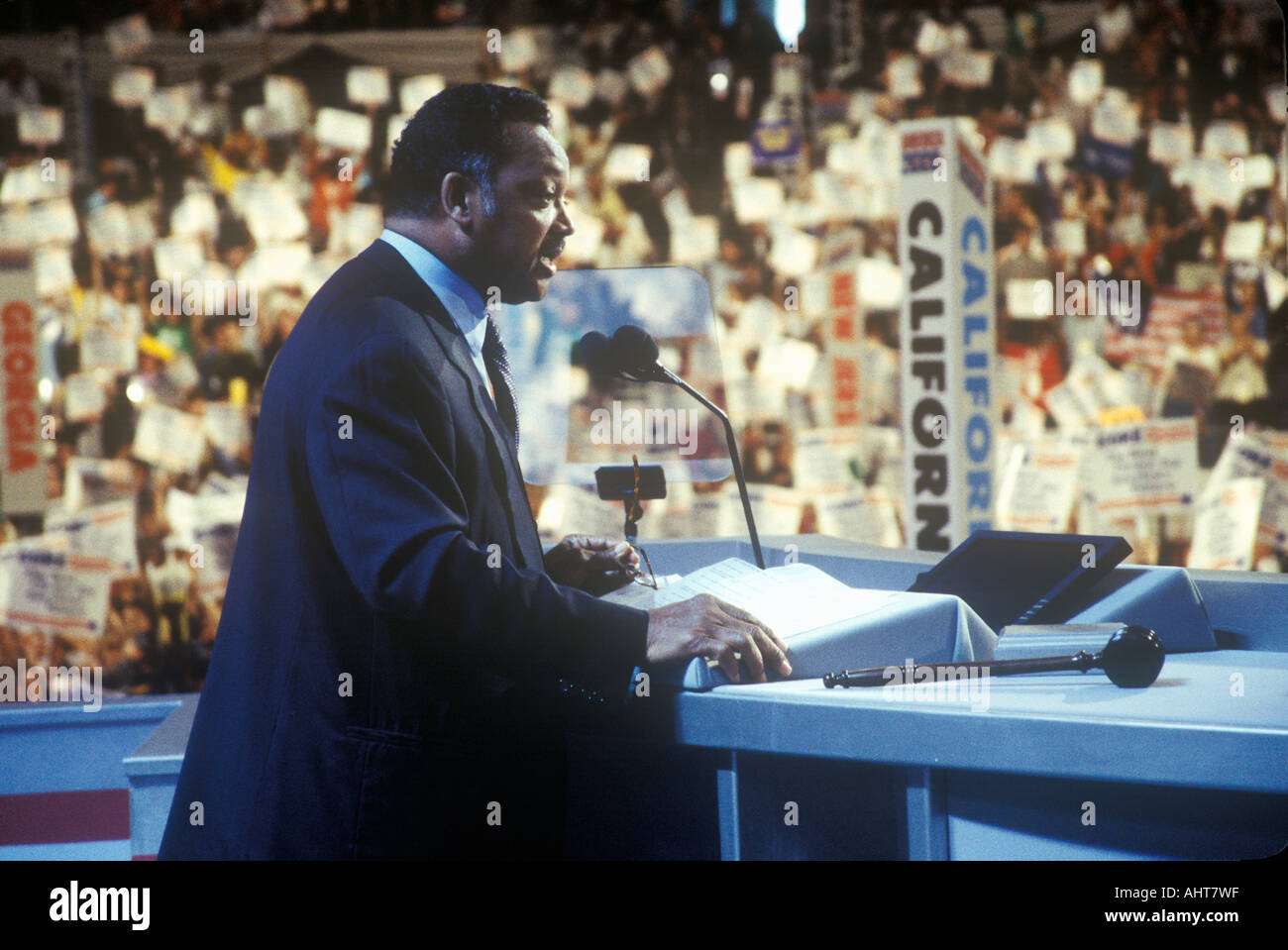 Reverend Jesse Jackson addresses crowd at the 2000 Democratic ...