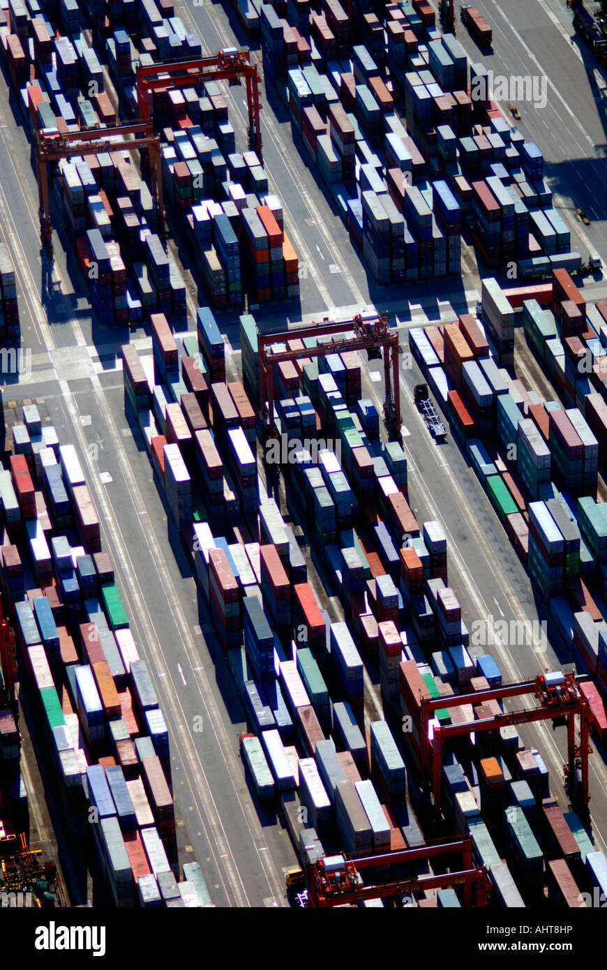 China shipping container terminal hi-res stock photography and images ...