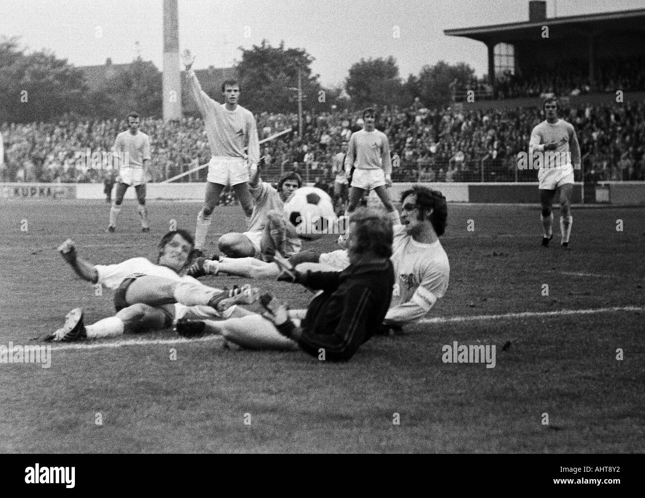 football, Bundesliga, 1971/1972, Rot-Weiss Oberhausen versus 1. FC ...
