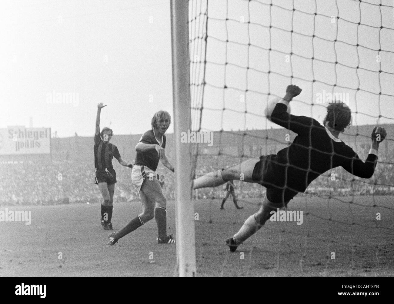 football, Bundesliga, 1971/1972, FC Schalke 04 versus Hertha BSC Berlin ...