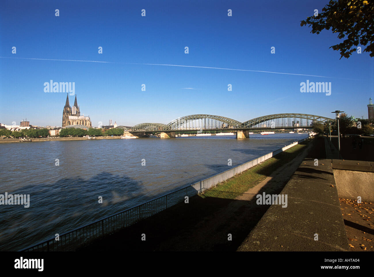 Koln bridge hi-res stock photography and images - Alamy