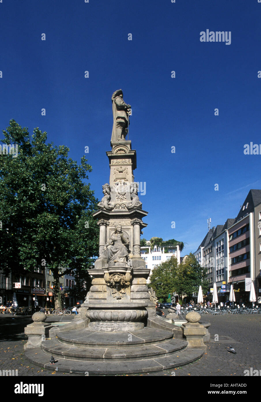 Statue in alte markt Koln Cologne Stock Photo - Alamy
