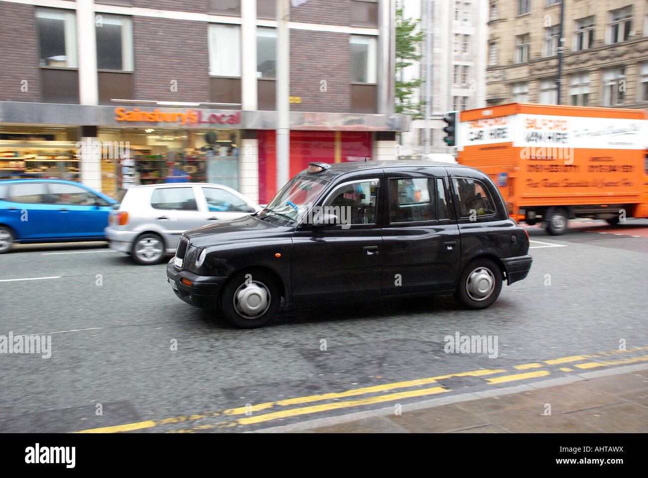 black cab on a busy manchester city centre street Stock Photo - Alamy