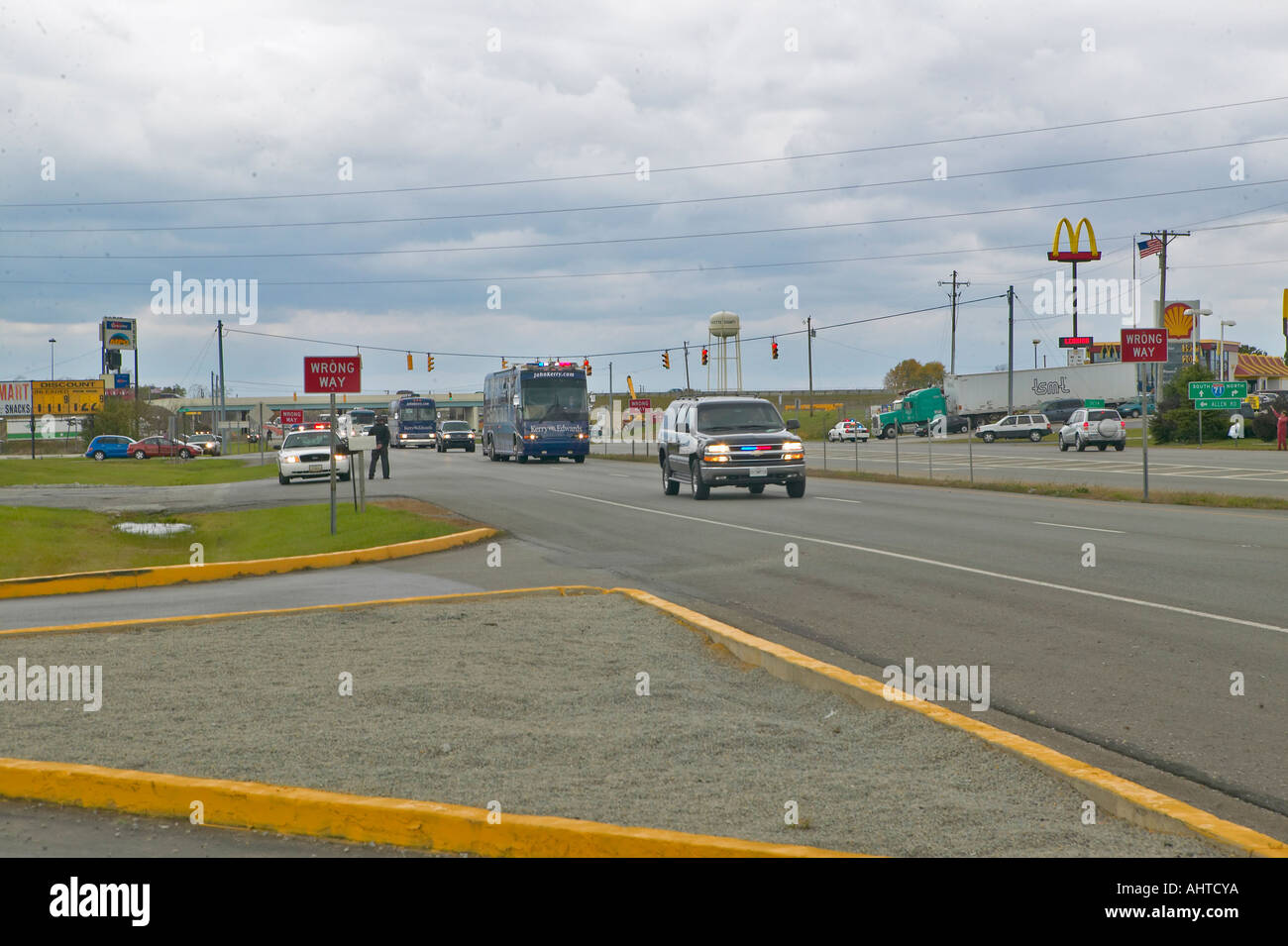 Kerry Edwards On the Road bus tour through southern Ohio 2004 Stock ...