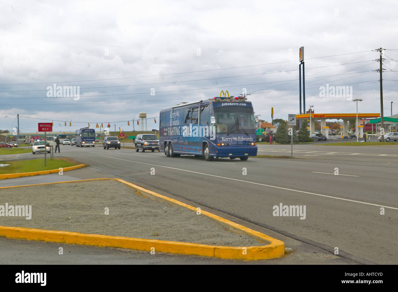 Kerry Edwards On the Road bus tour through southern Ohio 2004 Stock ...