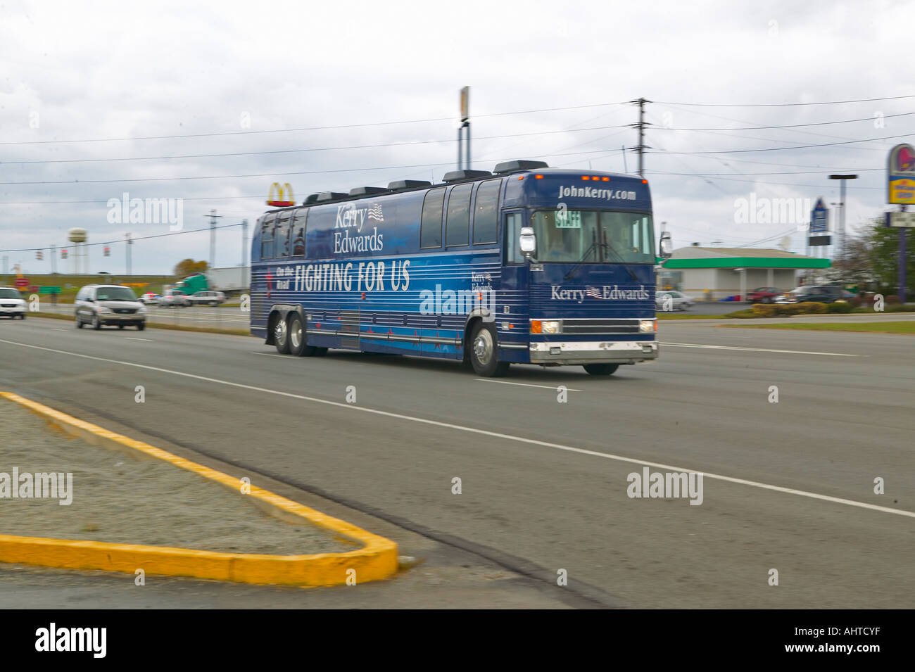 Kerry Edwards On the Road bus tour through southern Ohio 2004 Stock ...