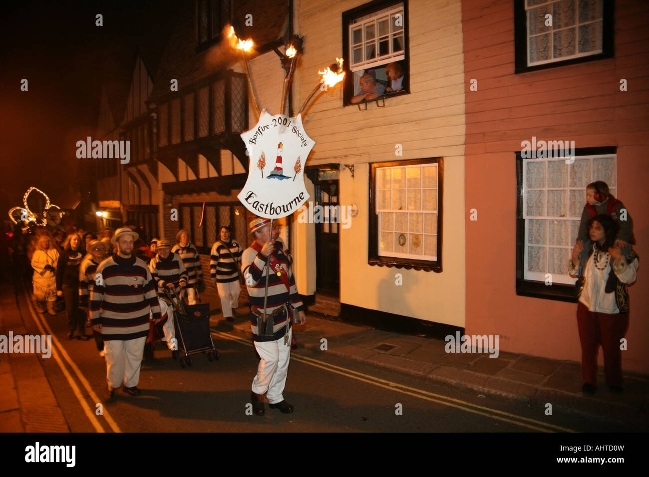Torchlit procession during the Hastings bonfire celebrations Stock ...