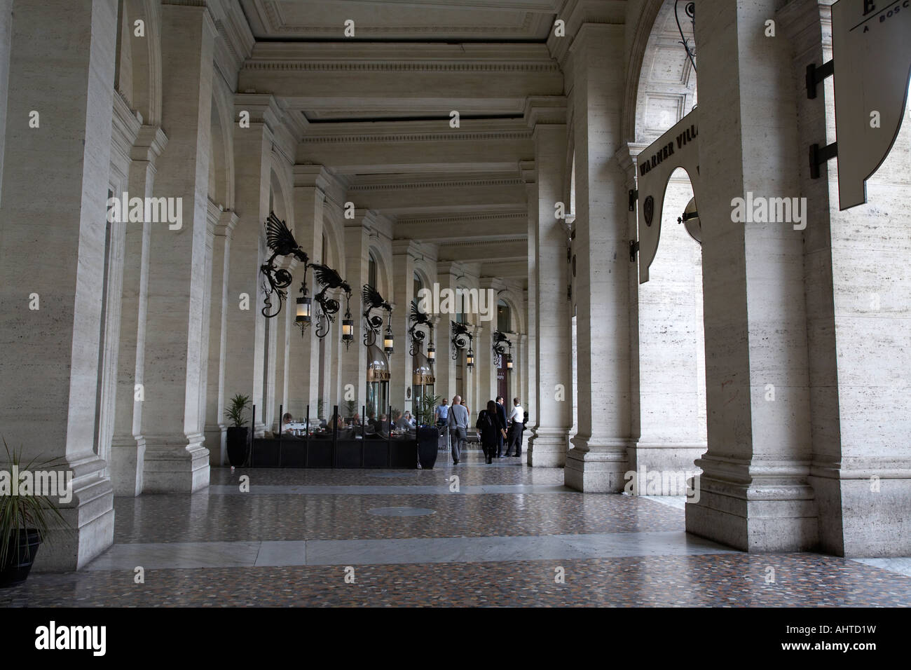 Collonades hi-res stock photography and images - Alamy
