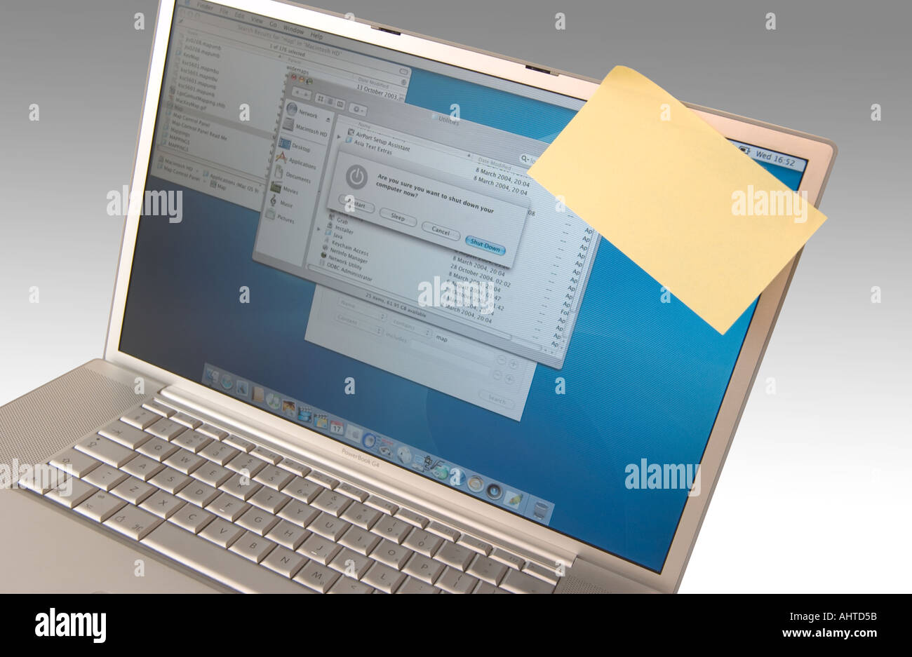 laptop computer with post it note Stock Photo - Alamy