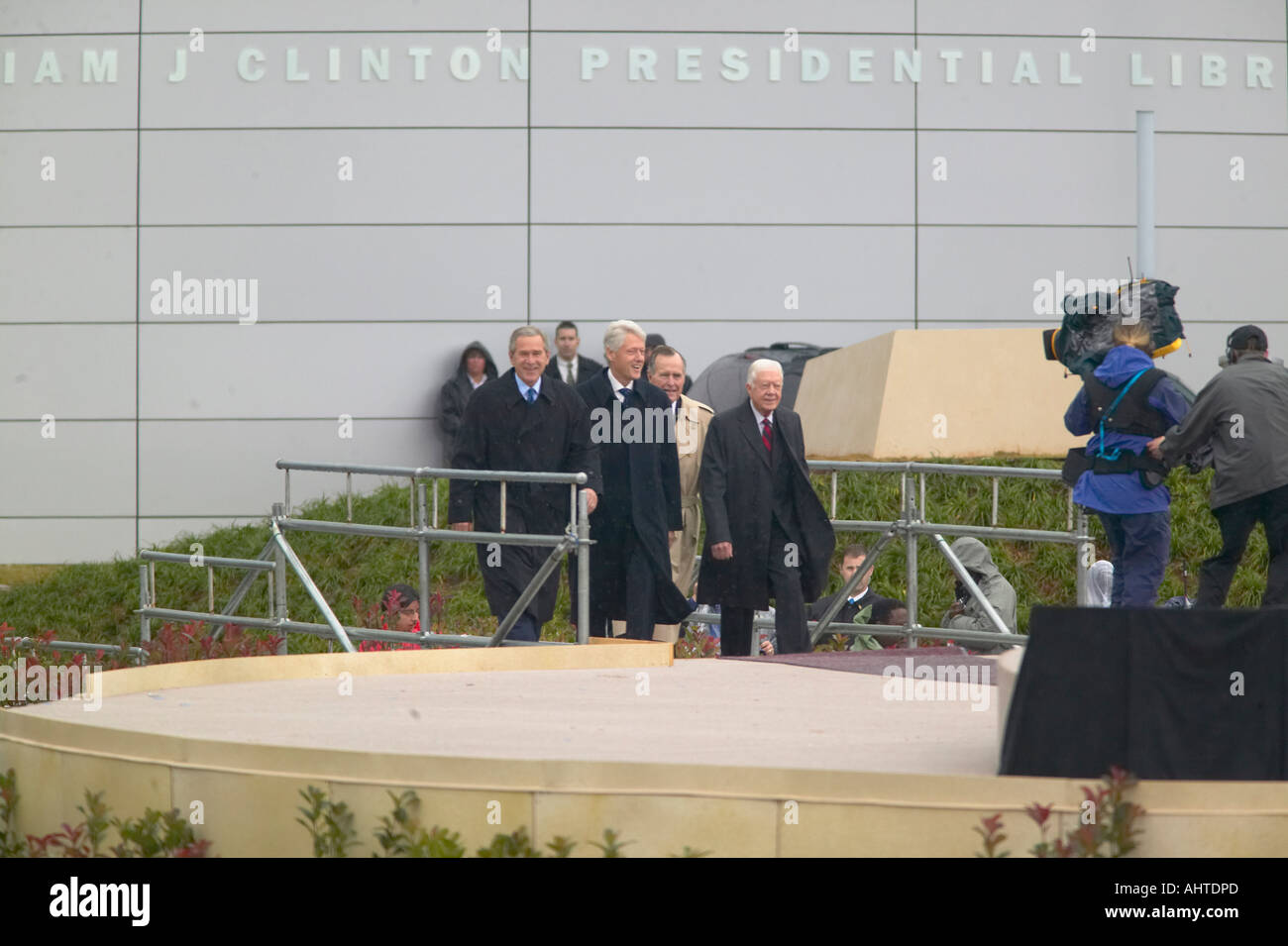 Former U S President Bill Clinton steps up to the stage with President ...