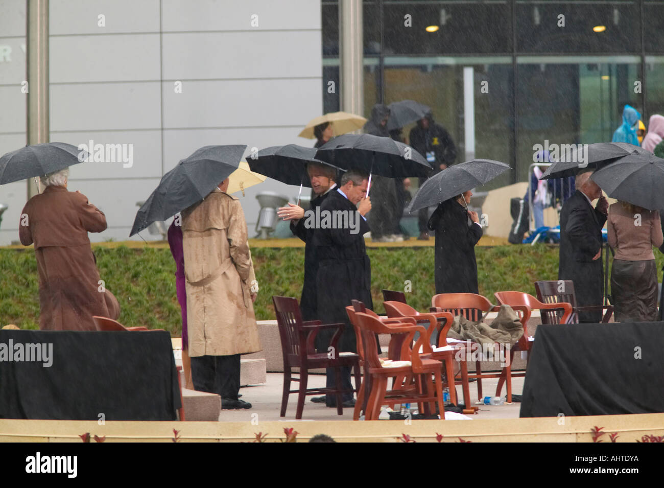 Former US President Bill Clinton US President George W Bush and others ...