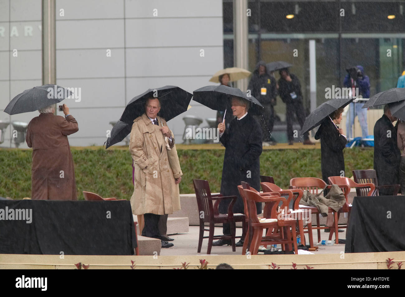 Former US President Bill Clinton former President George HW Bush ...