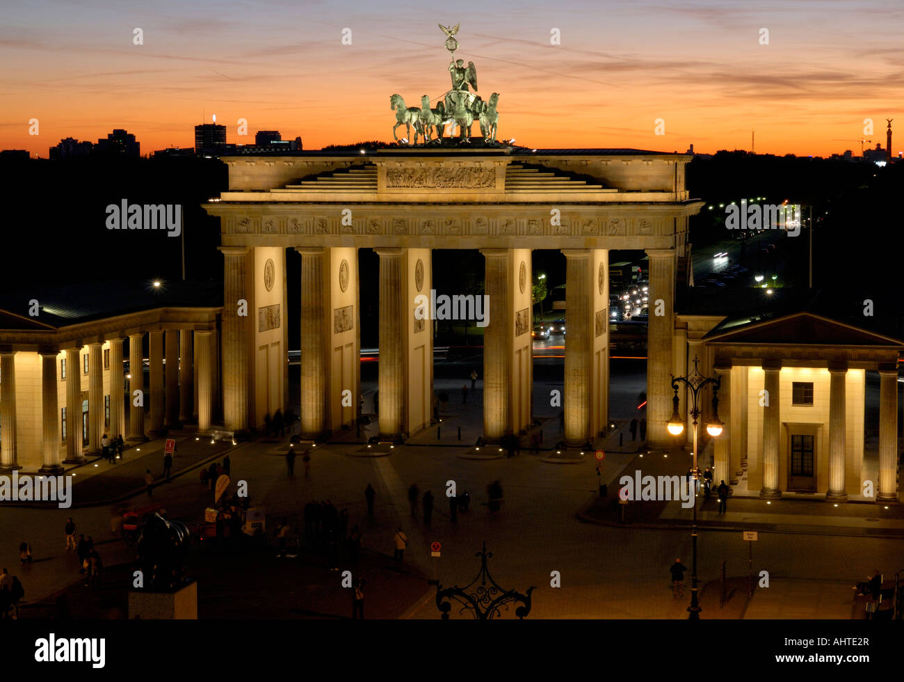 Berlin gate hi-res stock photography and images - Alamy