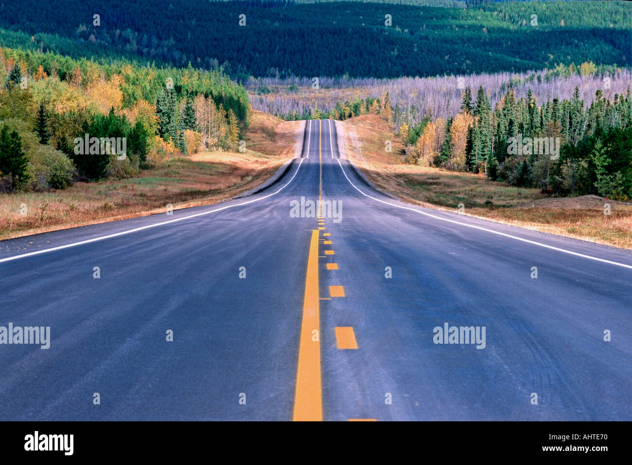 Highway yellow passing lane hi-res stock photography and images - Alamy