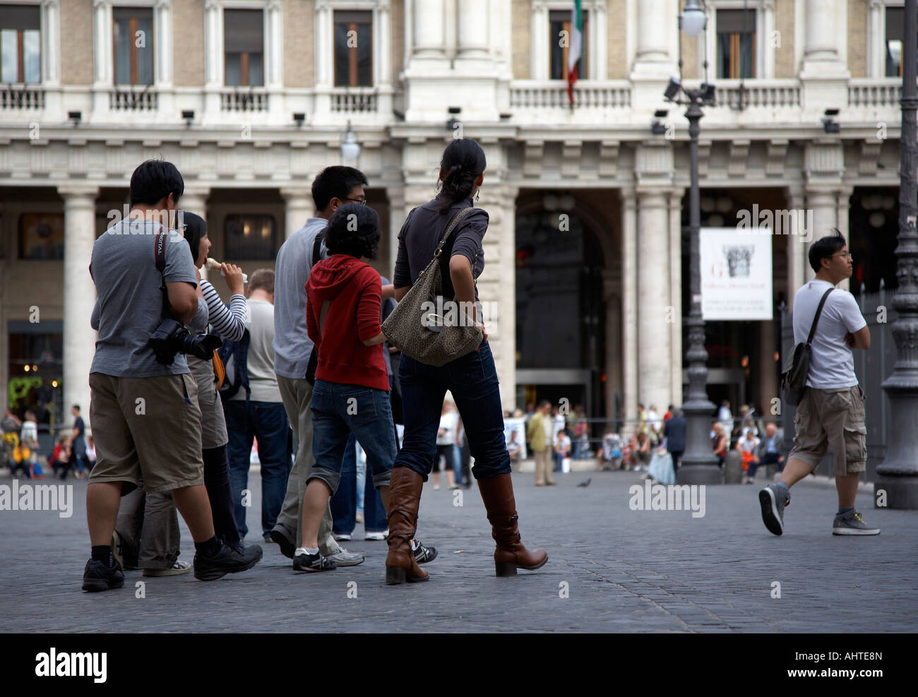Tour guide asian italy hi-res stock photography and images - Alamy