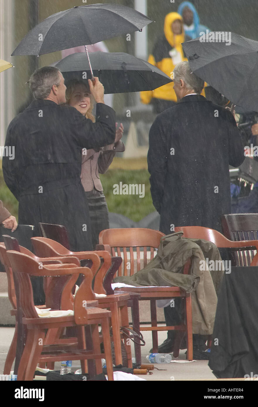 US President George Bush and former US President Bill Clinton on stage ...
