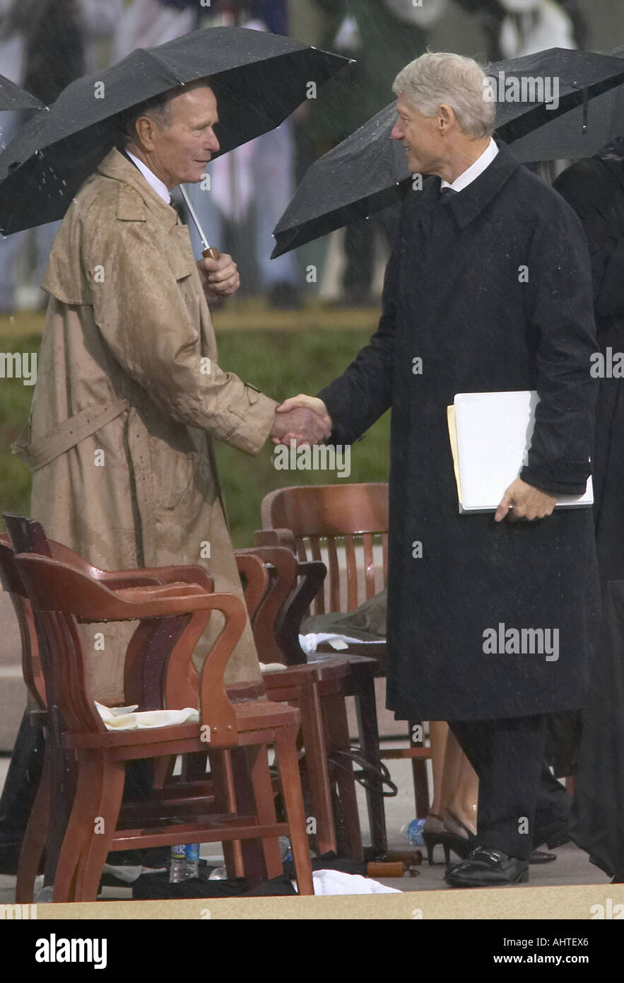 Former US President Bill Clinton shakes hands with former President ...