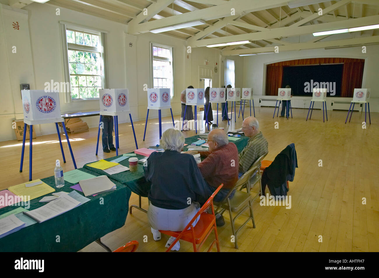 Political volunteers hi-res stock photography and images - Alamy