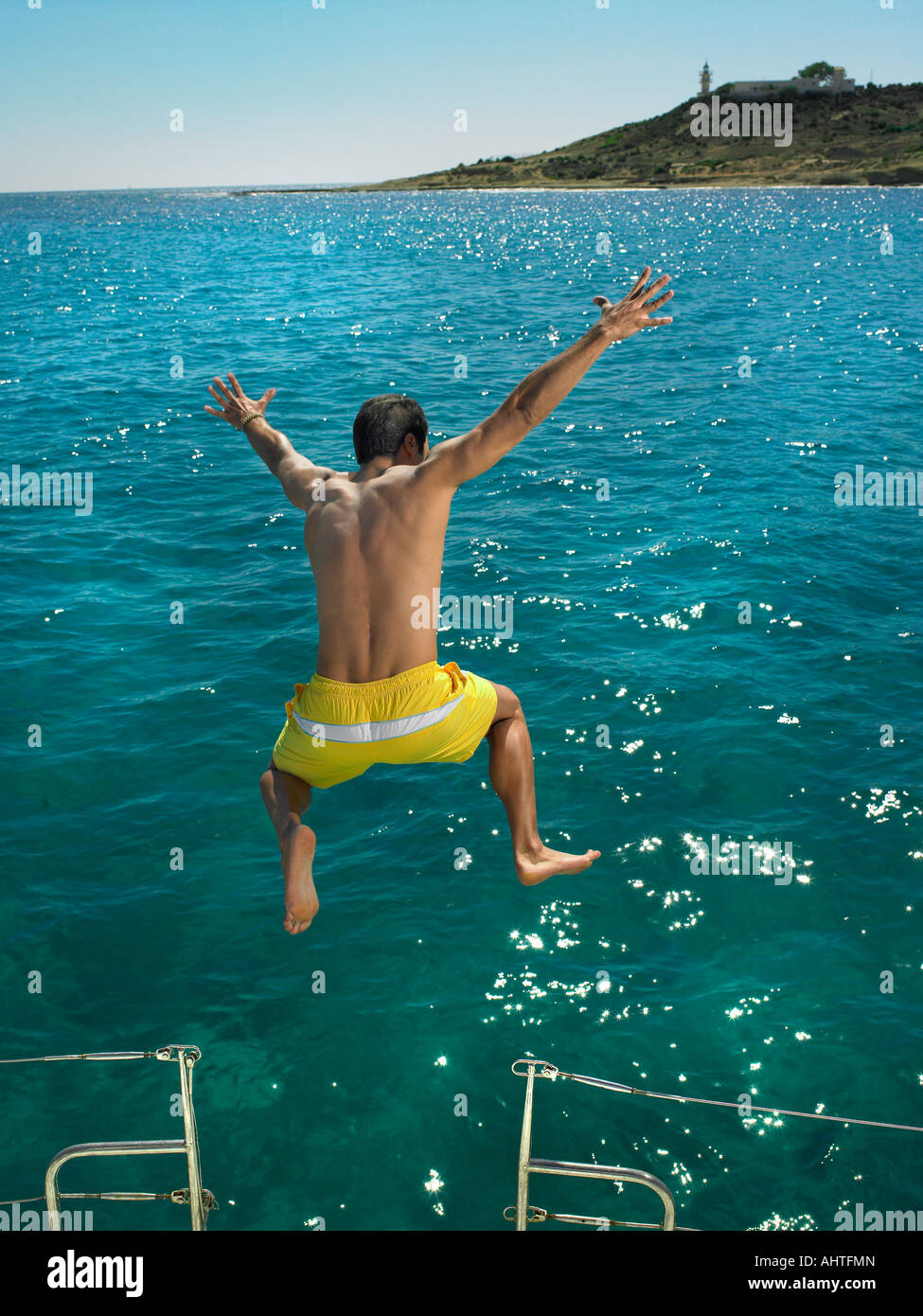 Man jumping into sea from boat hi-res stock photography and images - Alamy