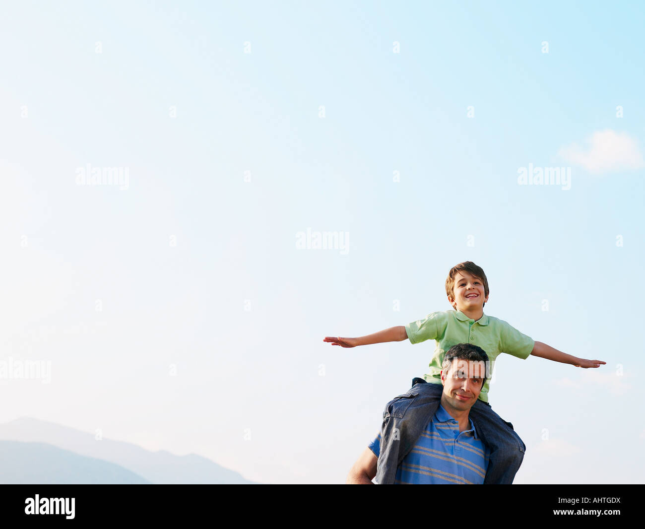 Son 6 8 sitting on fathers shoulders hi-res stock photography and ...
