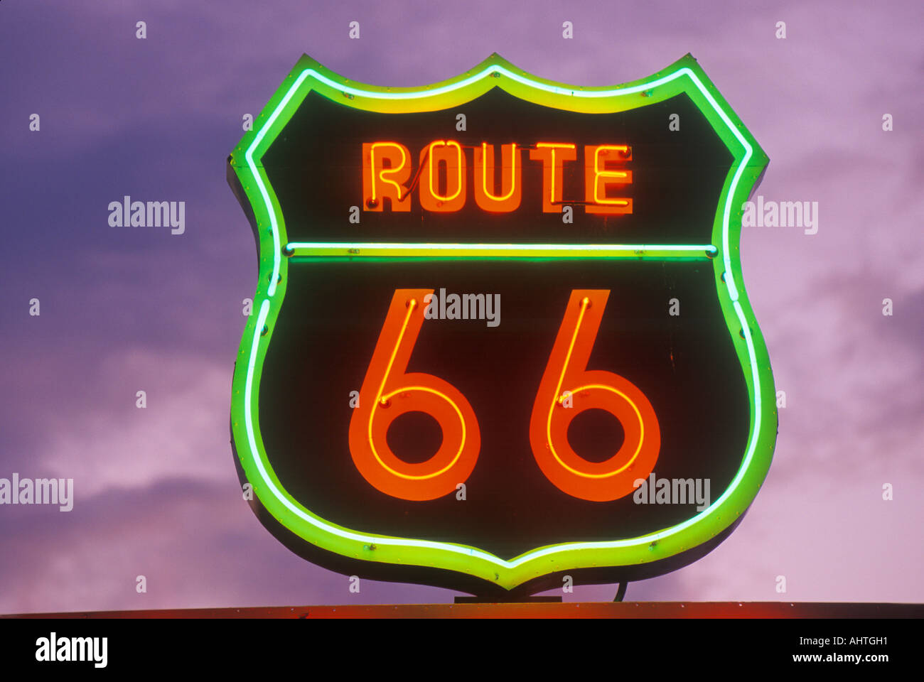 Neon sign of route 66 hi-res stock photography and images - Alamy