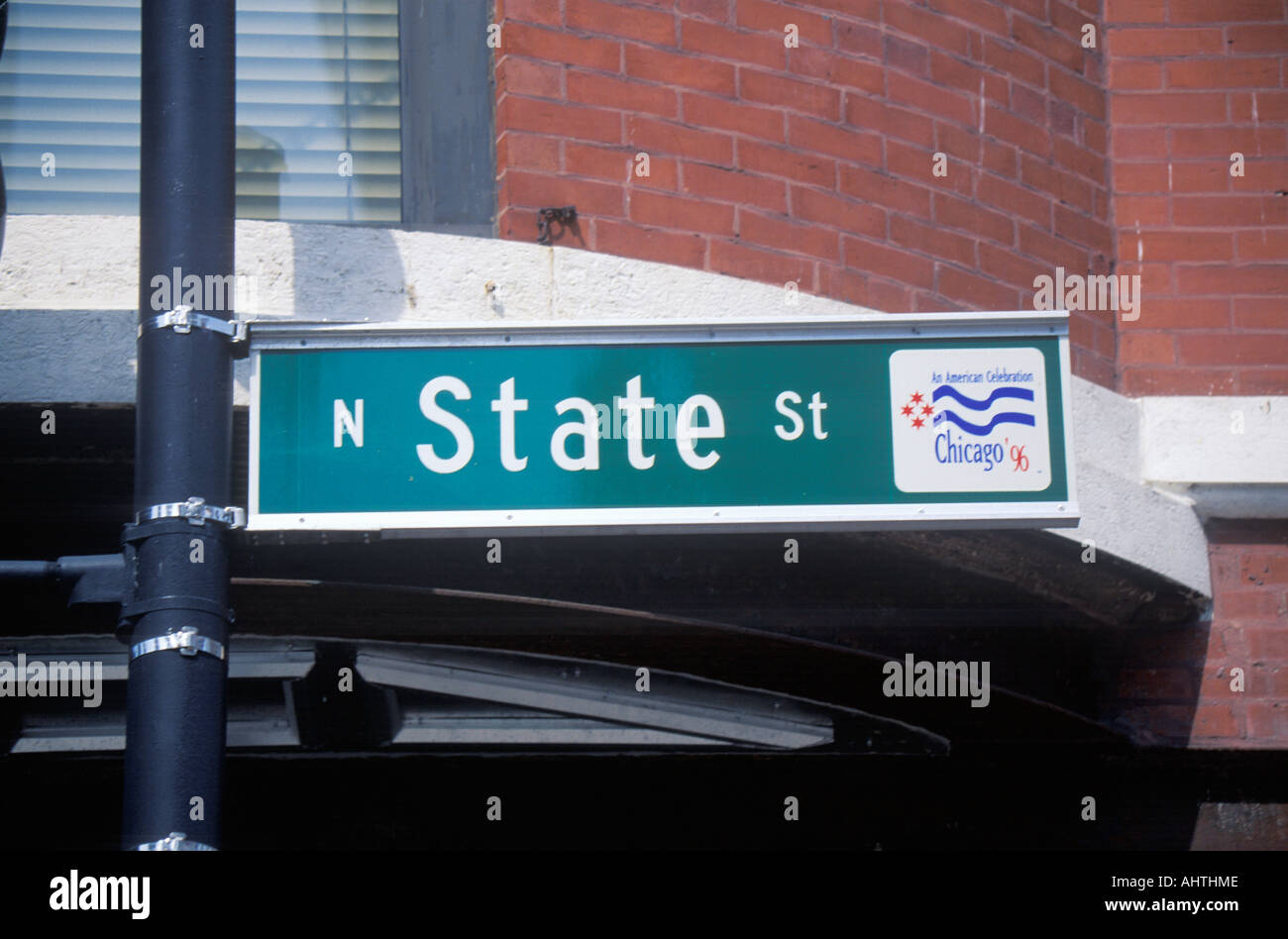 Chicago state street signs hi-res stock photography and images - Alamy