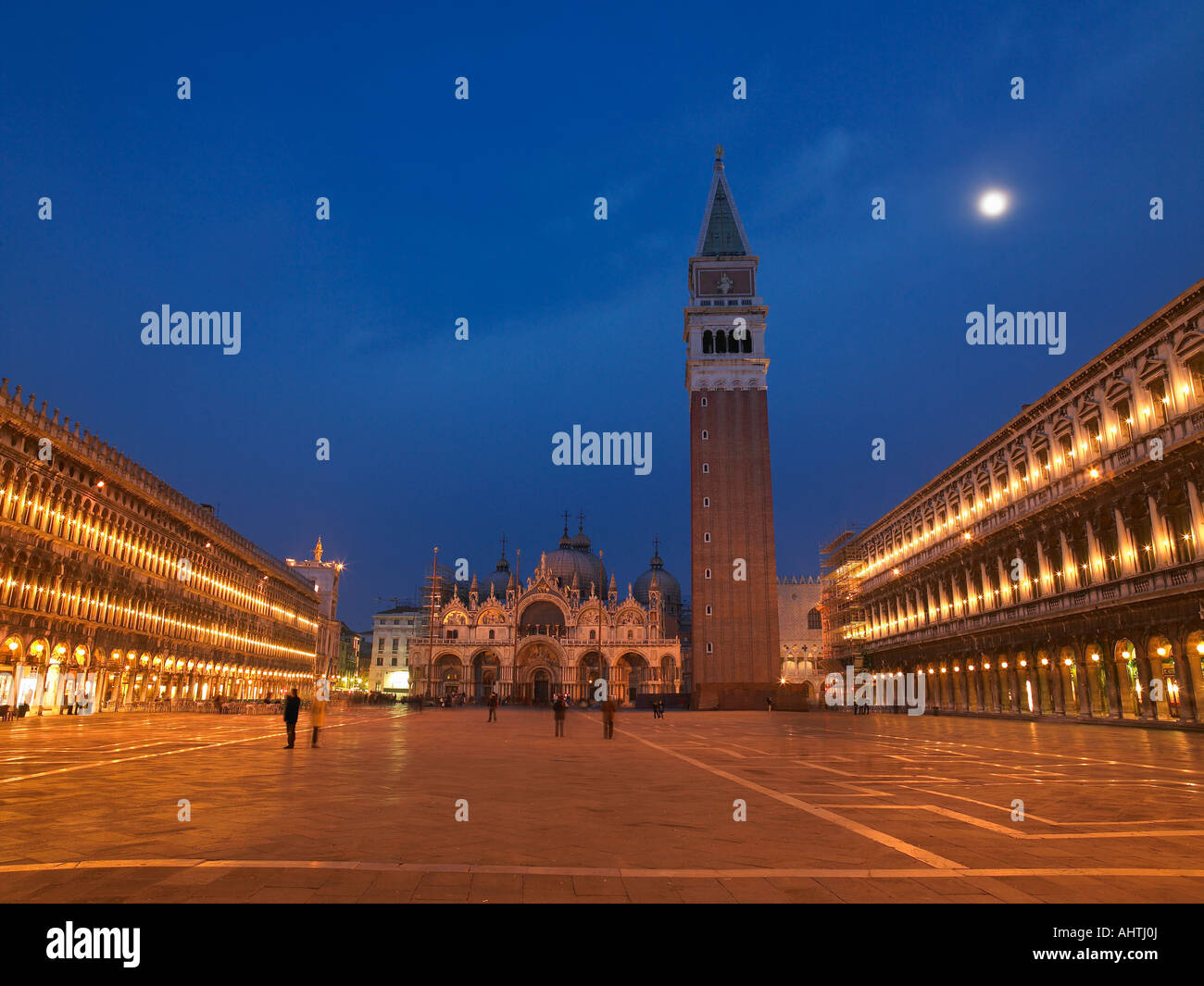 Italians at night hi-res stock photography and images - Alamy