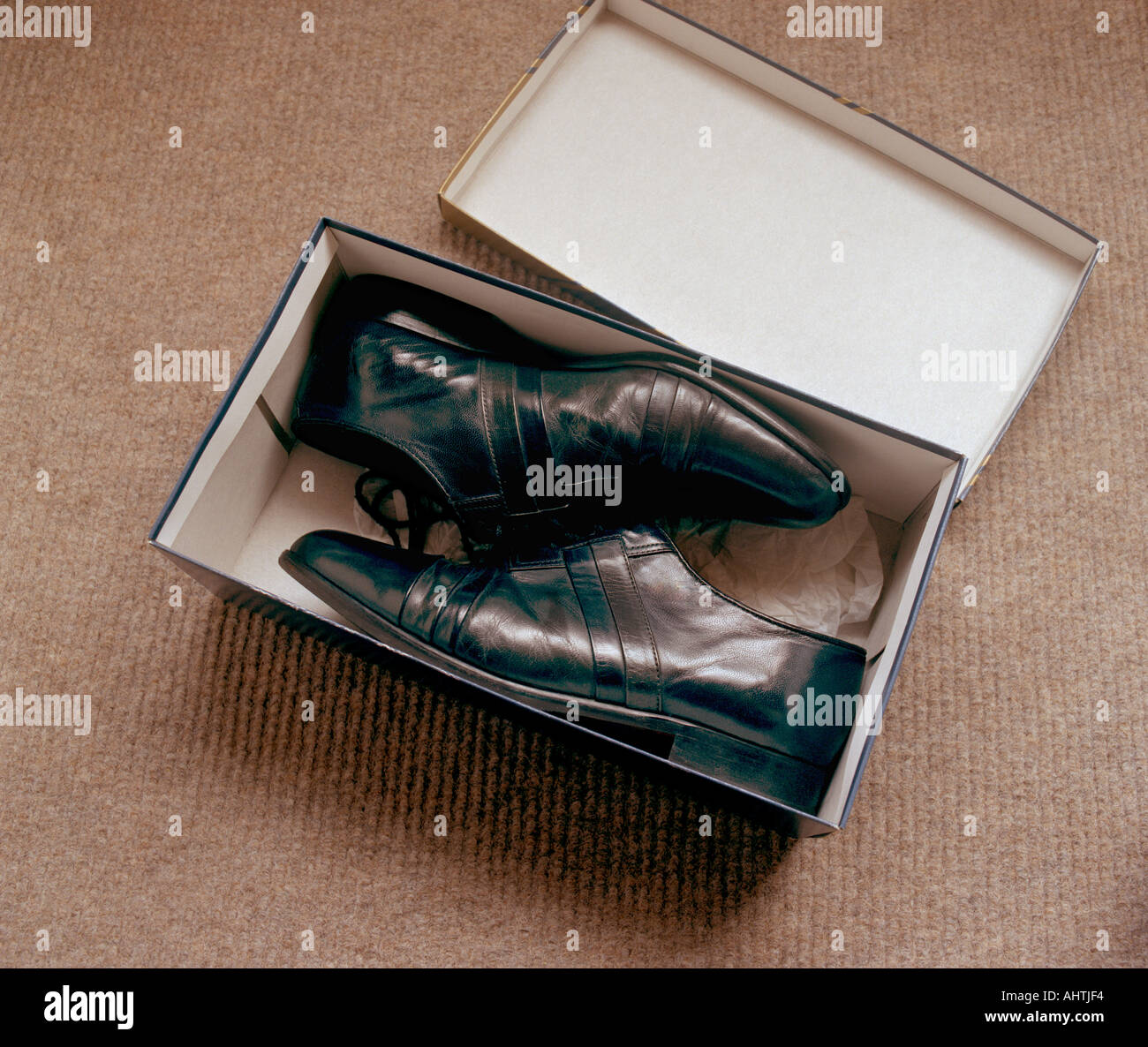 Mens new shoes in a box Stock Photo - Alamy