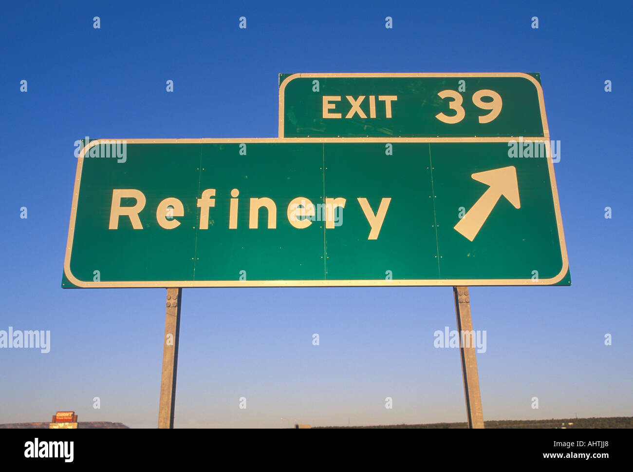 Refinery signs hi-res stock photography and images - Alamy